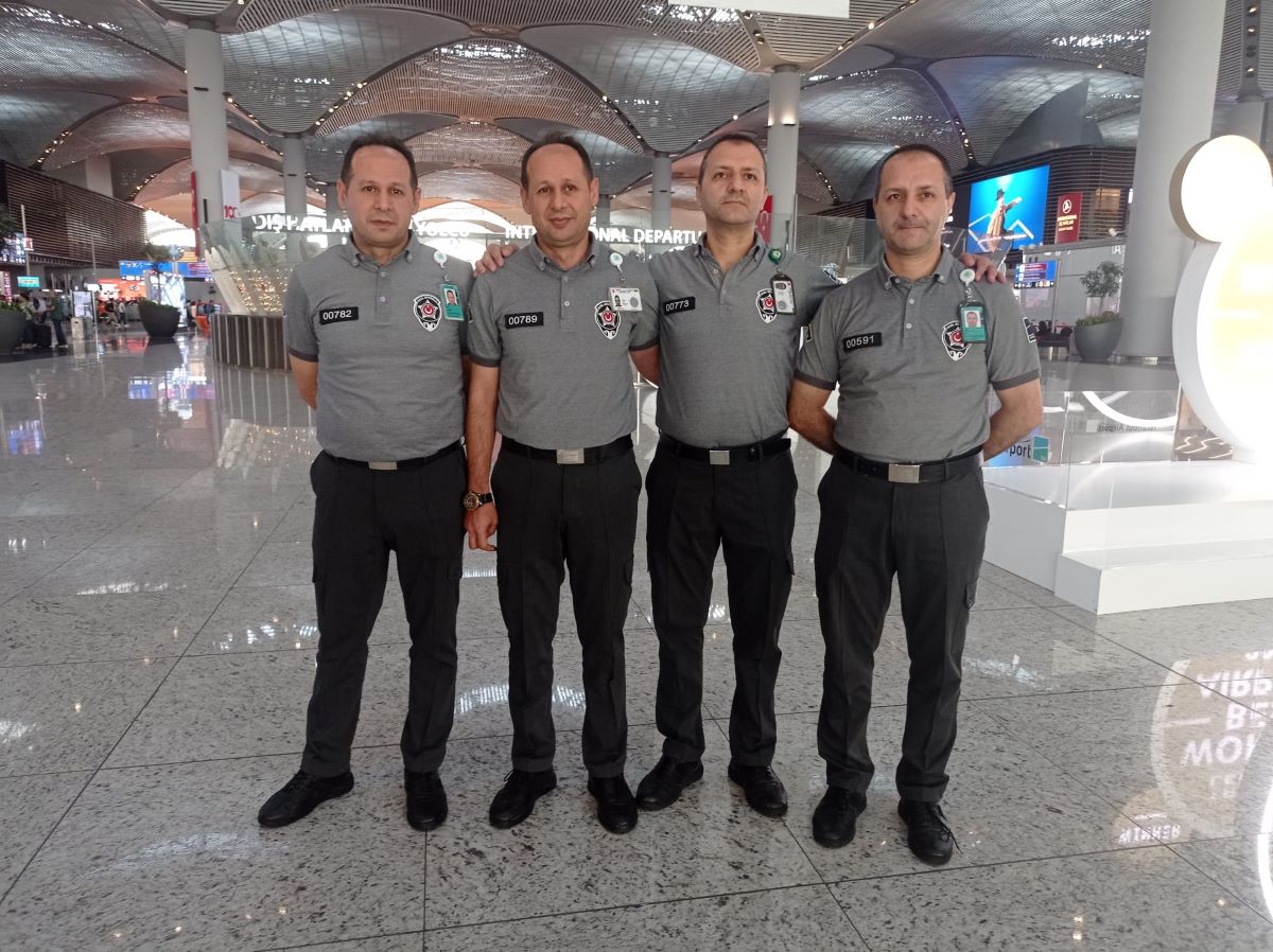 İGA’NIN ‘İKİZ’ GÜVENLİK GÖREVLİLERİ YOLCULARI ŞAŞIRTIYOR » Apron 24 ...